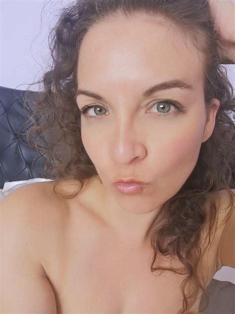 Tw Pornstars Oksana Twitter Coucou Bien Dormi Am Feb