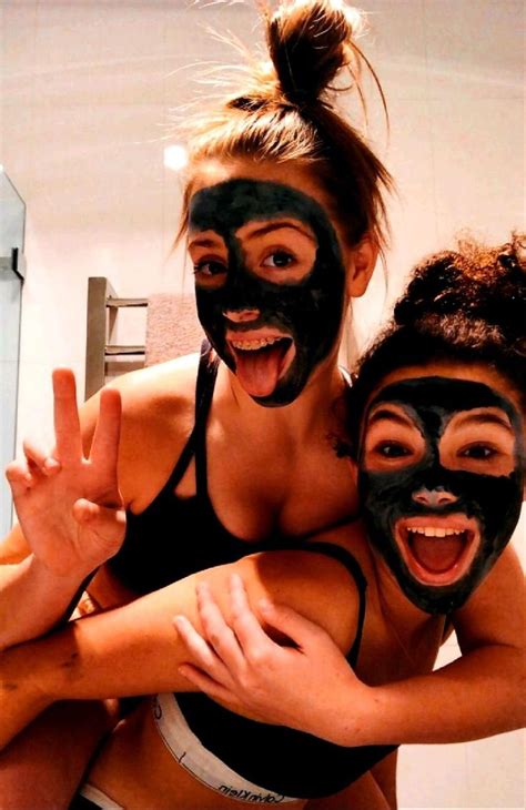 Pin By Bojana On Pins By You Friend Photoshoot Friend Pictures Poses