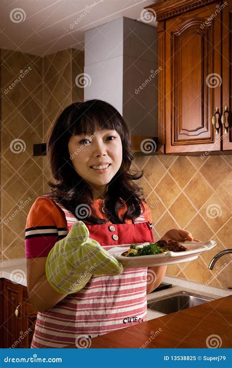 Filles Et Nourriture Chinoises Image stock Image du dîner nourriture