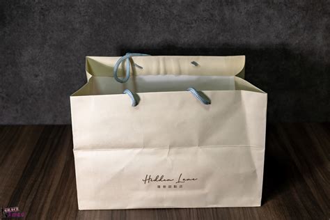 窩巷甜點店蛋黃酥 西區台中市 精緻的窗花禮盒包裝，一年只接一次單的低糖蛋黃酥