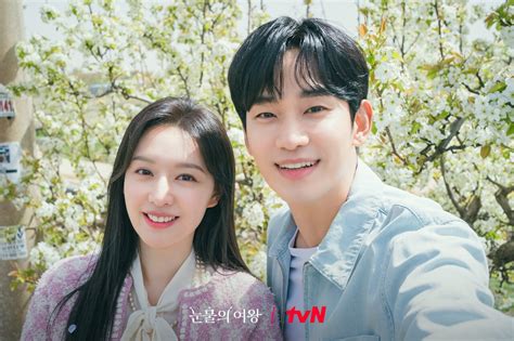 눈물의 여왕 미공개 스틸 김수현x김지원 달달한 연애 시절 포텐 터짐 최신순 에펨코리아