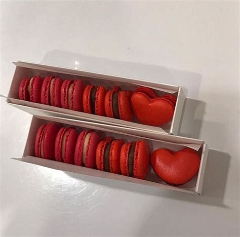 Red Velvet Macarons With Mascarpone Frosting Artofit