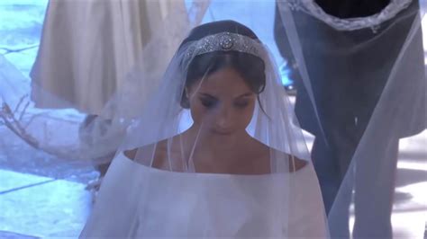 Kraljica Elizabeta Nije Htela Da Megan Markl Nosi Belu Venčanicu Mondo