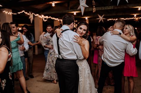 Strobe Flash Vs Continuous Lighting Which One Is Best For Me Formed
