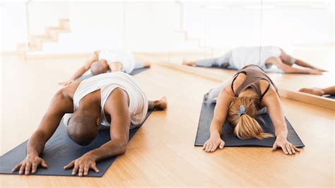 Yoga em dupla aprenda as poses dessa prática