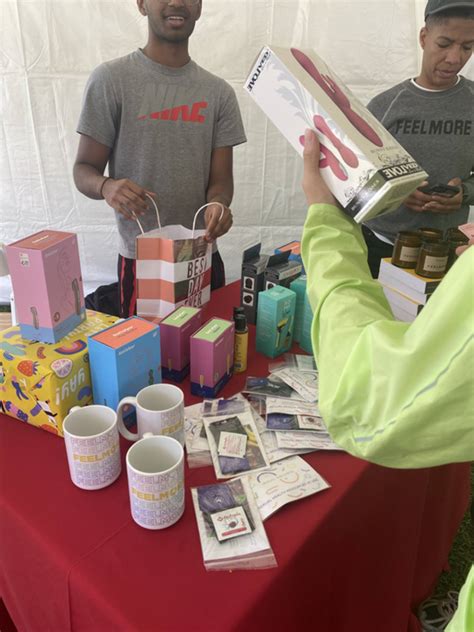 Babes Gathered Around The Sexploration Tent During USCs Sex Week To Remind Us Why Sex