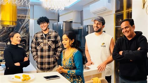 Manisha Rani Came Home To Meet Us Reaction Fukra Insaan Dimple Malhan Vlogs Triggered