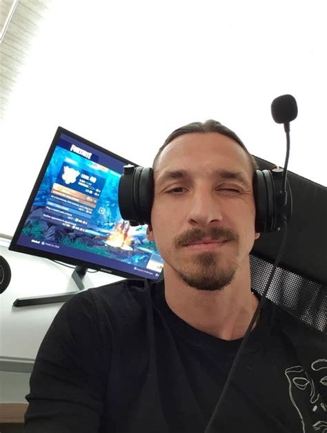 Pin by on Acm Zlatan ibrahimović Ibrahimović Funny football pictures