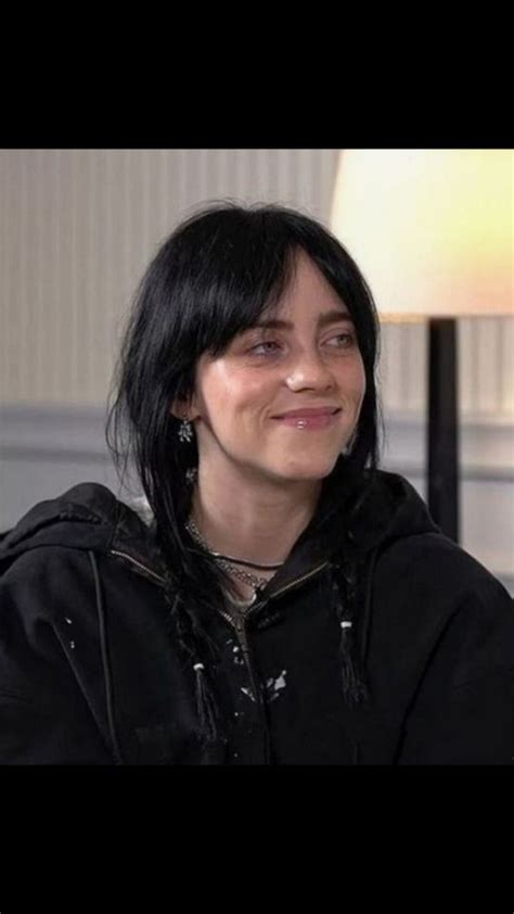 هنوز وقتی عکس هاش و میبینم یاده روز هایی میفتم که دیگه رفته هنوز بعد سه سال گرمای دست هاش و