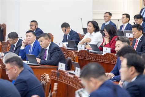 Л Хосбаяр Эрүүл мэндийн байгууллагуудын үйлчилгээ чанар хүртээмжийг сайжруулна