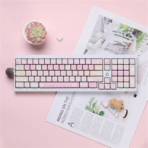 Ready To Use Tet Keyboard With Meow Team Keycaps
