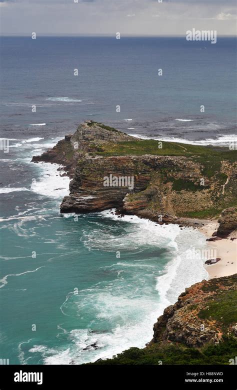 Le Onde Raggiungono La Costa Portoghese Immagini E Fotografie Stock Ad