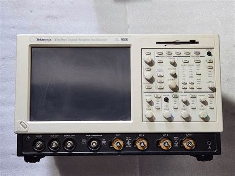 Tektronix TDS7104 Oscilloscope Rescience
