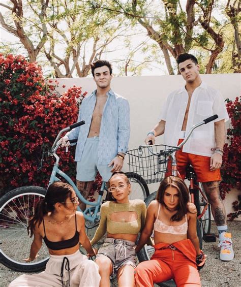 Dolan Twins Olivia Rouyre Emma Chamberlain Amanda Pavillard Dolan