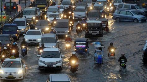 Foto Ini Titik Banjir Di Jakarta Awas Terjebak Macet