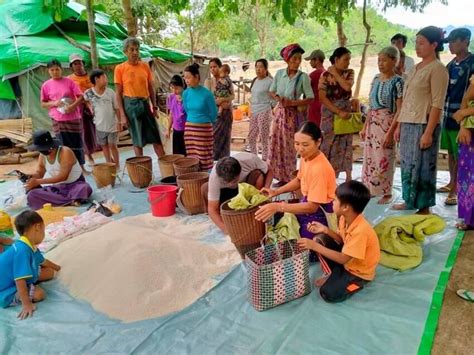 ဒီး မော့ဆိုမြို့နယ်ရှိ စစ်ဘေးရှောင် ပြည်သူများကို စားသောက်ကုန် ပစ္စည်းမ