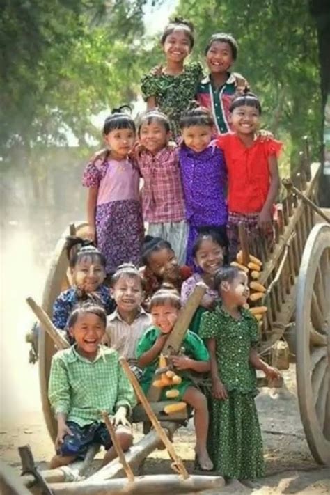 မြန်မာပြည်ရဲ့အလှက အဆိုရော၊ စာသားနဲ့ပါဆိုတော့ ပိုပြီးပြည့်စုံသွားတာပေါ့ Youtube