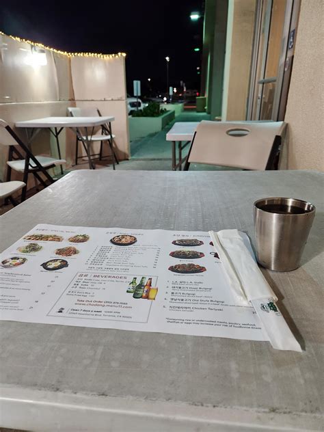 Introvert Dining When The Inside Of The Restaurant Is Super Loud And