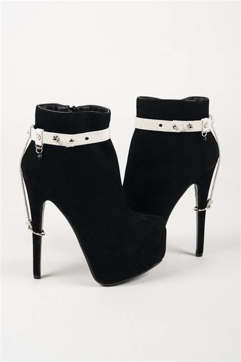 Ivory High Heel Cuffs Fräulein Kink
