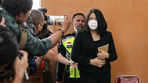 Bantahan Febri Diansyah Atas Tuduhan Kamaruddin Soal Putri