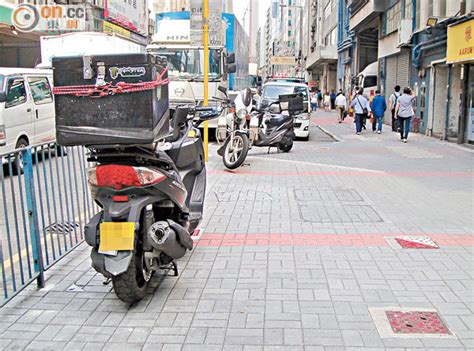 電單車違泊 警執法不力 東方日報