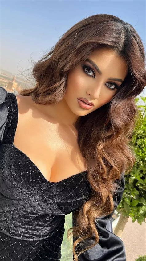 10 Pics Of Urvashi Rautela Looking Splendid In Black