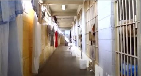 Inside La Sabaneta Prison Crimestoriescollection