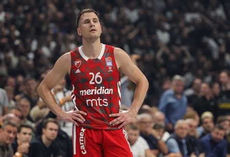 Foto Odgovor Zvezde Na Vređanje Nedovića Objavila Samo Jednu