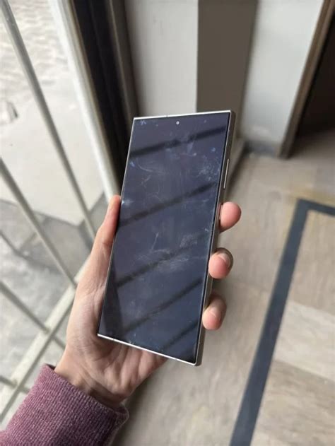 Galaxy S24 Ultras Unique Anti Reflective Display Coating Peeling Off