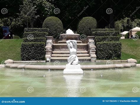 Nude Woman Sculpture Park Stock Image Image Of Water 161786345