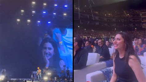 Arijit Singh Stops Concert Midway To Apologize To Mahira Khan For Not