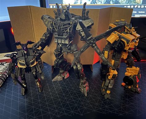 Why She So Smol I Swear She Wasnt This Tiny In The Movie R Transformers