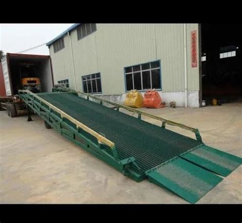 Hydraulic Loading Unloading Ramp For Industrial Size Capacity 10 Ton