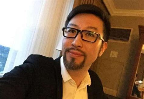 47岁张纪中前妻樊馨蔓与干儿子肖齐合影曝光