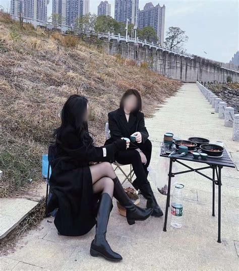 少女人妻初长成 On Twitter 谁知道这是长沙哪，超紧来偶遇，不然我们就要收拾东西走人啦，哈哈。 77跟闺蜜的黑丝御姐装扮不要太诱惑
