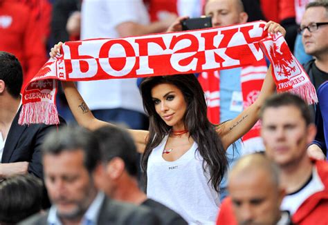 9 Hot Sexy Lori Barczyk Bikini Pics