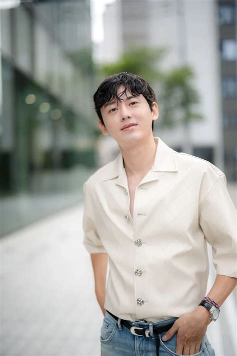 『王女ピョンガン』で話題の韓国俳優イ・ジフン密着撮り下ろし！最新主演作はまさかのベッドの下に潜む異常なストーカー⁉（画像39118