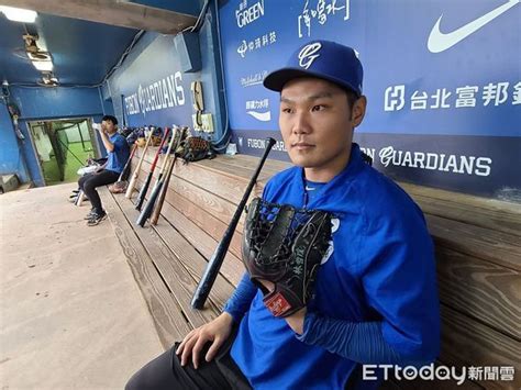 外野守備初體驗 范國宸從好無聊變好刺激：心臟怦怦跳 Ettoday運動雲 Ettoday新聞雲