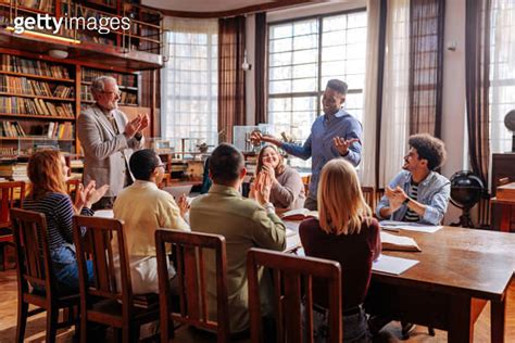 Academic Discussion In Class 이미지 1462188050 게티이미지뱅크