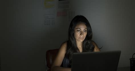 Why Millennials Are Ditching Tinder To Hook Up On Reddit