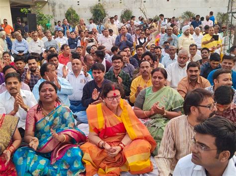 Kanpur News केशव भवन में भजन संध्या में जमकर झूमे स्वयंसेवक खेली