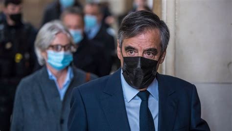 Emplois fictifs François Fillon condamné en appel à un an de prison ferme ici