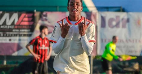 Centroavante campeão brasileiro sub 17 Ryan Luka assina contrato