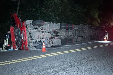 Carreta Tomba Na Br 356 Próximo à Pratinha E Deixa Motorista
