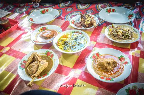 Saprahan Eating Tradition In Sambas