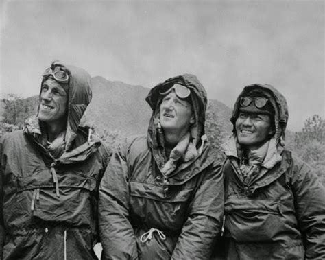 Sir Edmund Hillary Pendaki Pertama Mount Everest Basecamp Petualang