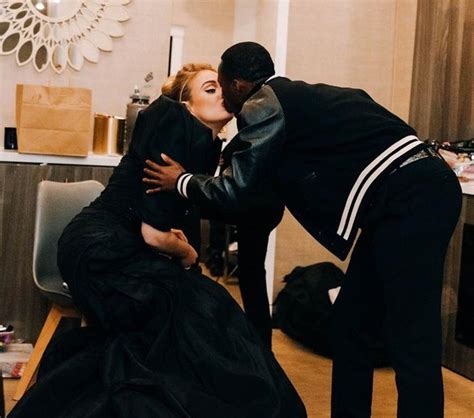 أديل وقعت في الحب مرةً أخرى وأعطتنا لمحةً عن علاقتها الجديدة الجانب المُشرق