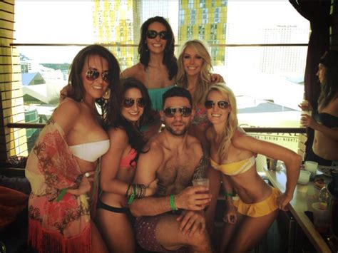 Paul Bissonnette Seems To Be Enjoying His Offseason