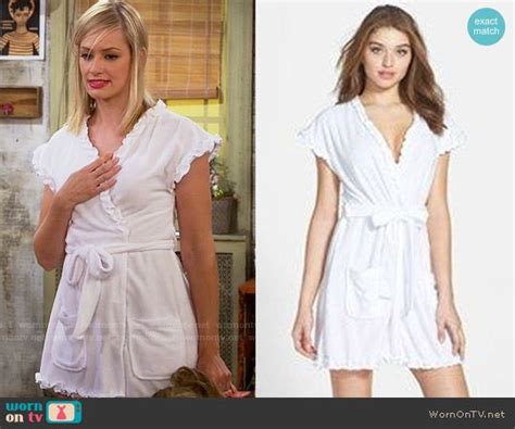 Carolines White Ruffle Trim Robe On 2 Broke Girls 2 Broke Girls
