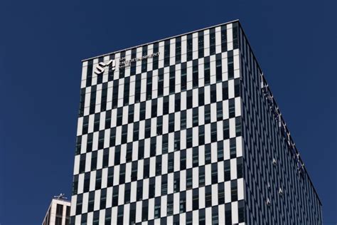 Sm Entertainment Sinks As Hybe Kakao End K Pop Takeover Fight